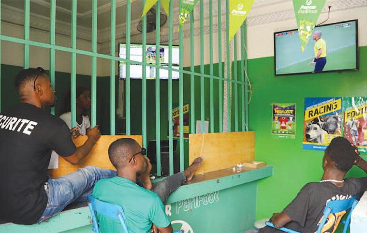 THIÈS : Condamné à un mois de prison pour avoir volé des tis... | Seneweb