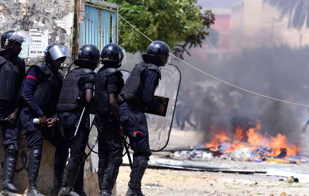 UCAD-UGB : Le FRAPP dénonce la présence policière sur les ca... | Seneweb