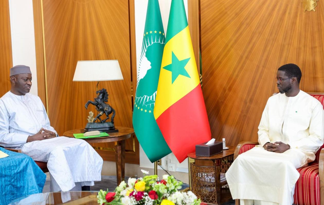 Palais : Abass Fall et les membres du bureau municipal de la... | Seneweb