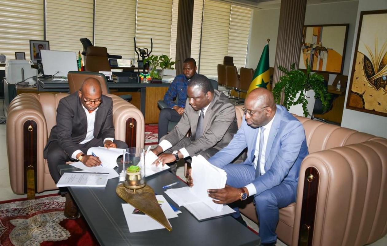 Passation de service : Dethie Fall ajoute une nouvelle corde... | Seneweb