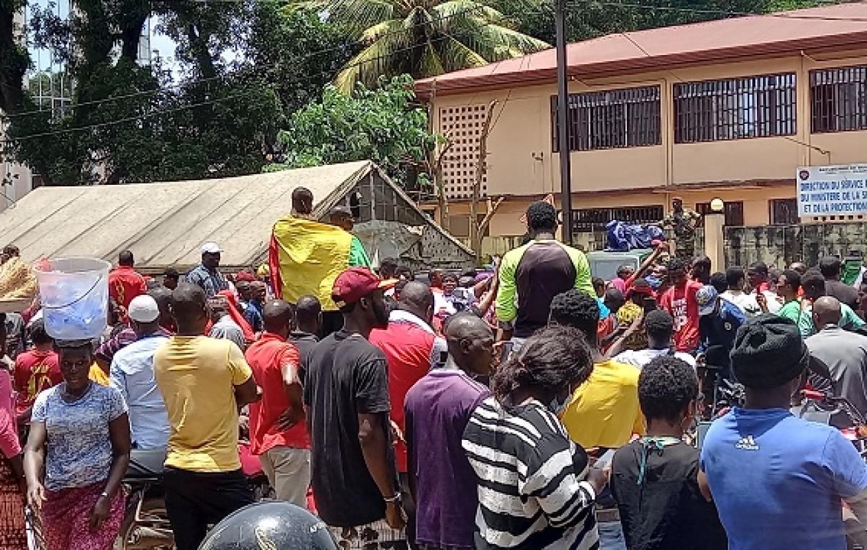 Tirs nourris et panique à Kaloum : la Maison centrale de Con... | Seneweb