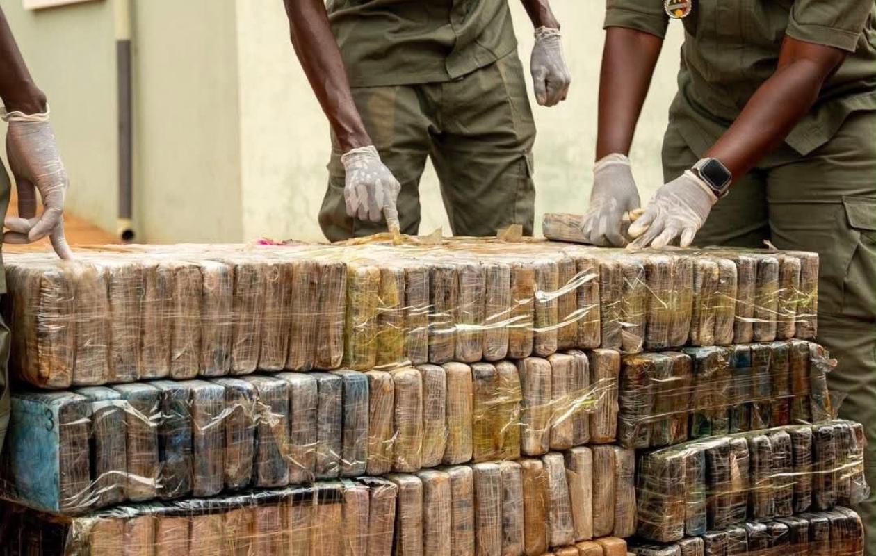 Koumpentoum : La douane intercepte 970 kg de cocaïne d'une v... | Seneweb